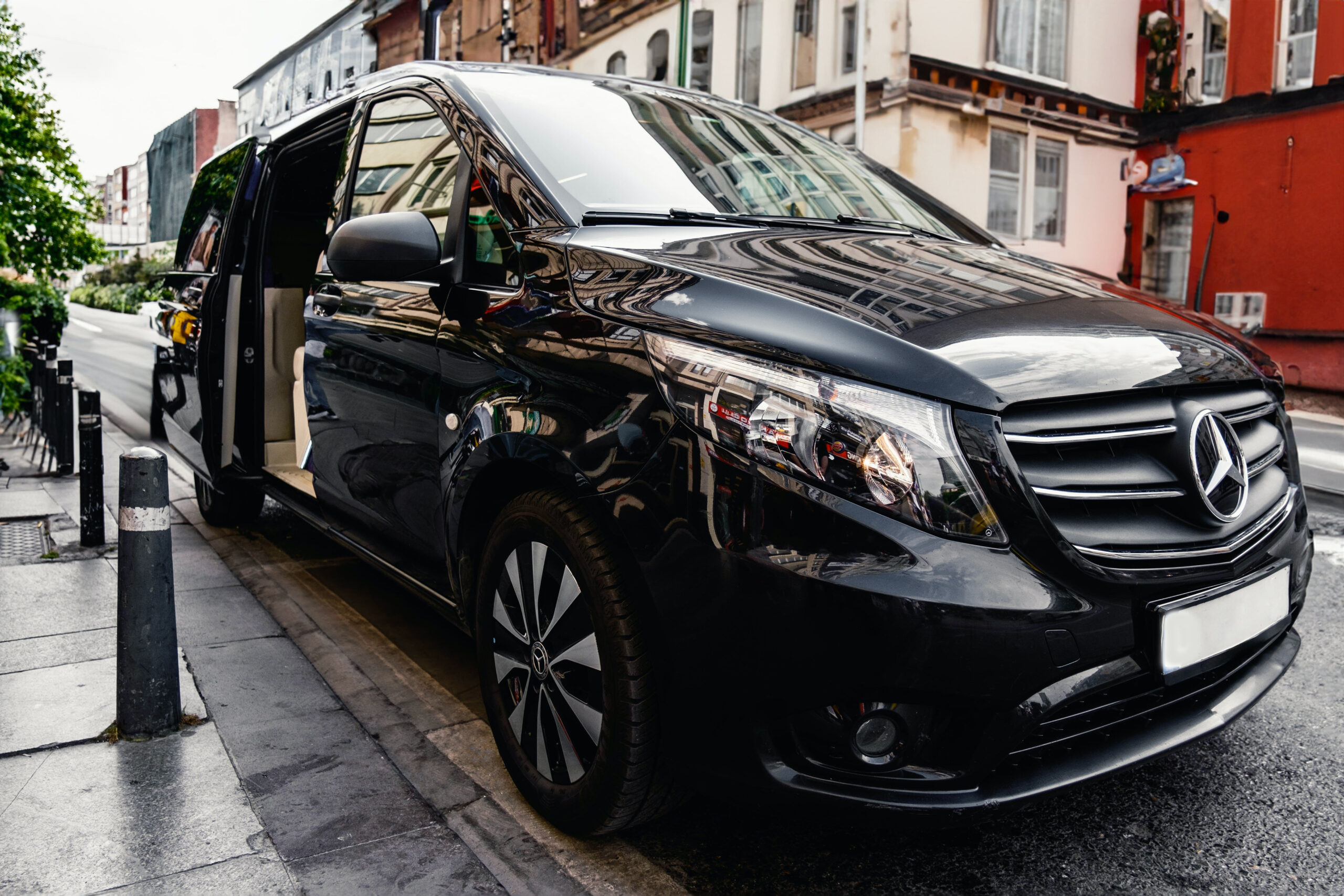 The Benefits of Choosing a 7 Seater Maxi Cab in Singapore